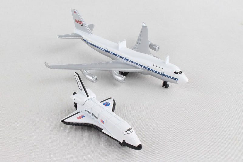 Daron | Boeing 747 & Space Shuttle Orbiter Toy Model | Bellford Toys ...